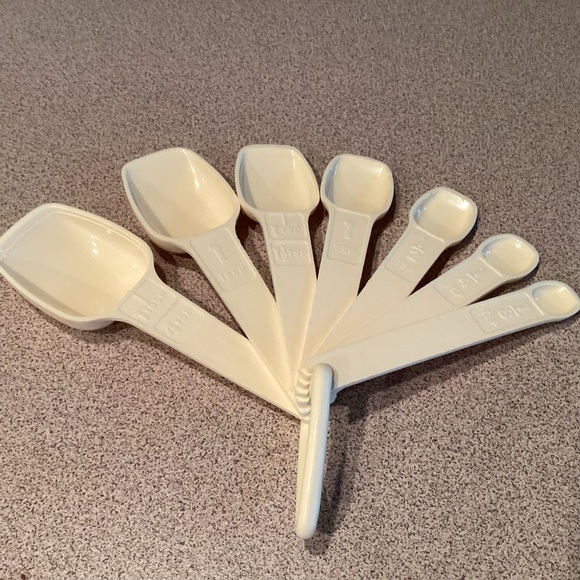 Tupperware | Kitchen | Rare Full Set Of Vintage Tupperware Measuring ...